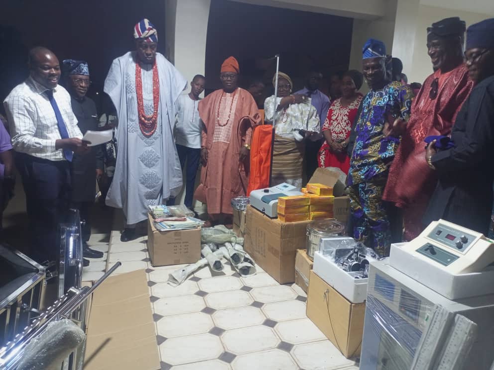 Soun Of Ogbomoso Presents Medical Equipment To Bowen Teaching Hospital